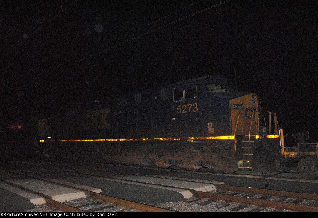 CSX ES40DC 5273 trails on Q034-31